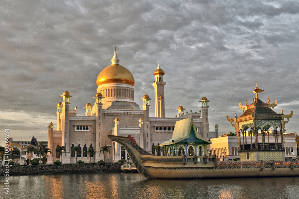 Sultan Omar Ali Saifuddin Mosque, Brunei Darussalam, depicting M Stock ...