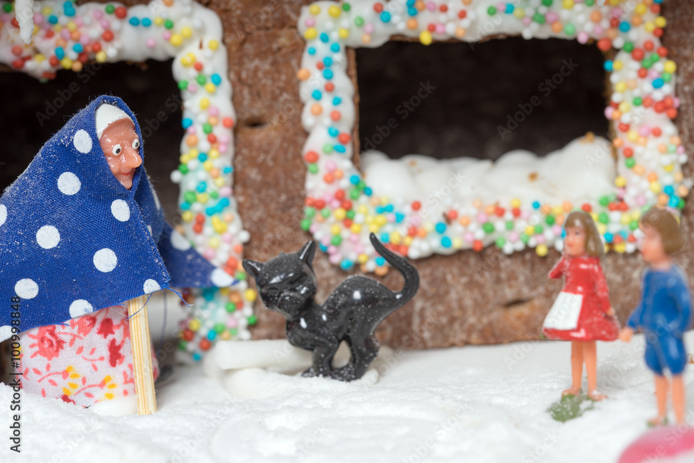 Gingerbread house / Gingerbread house with the fairy tale of Hansel and ...