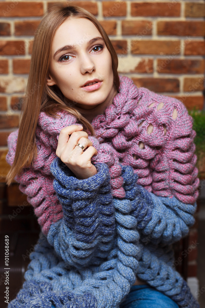Model posing in knitted jacket Stock 写真 | Adobe Stock