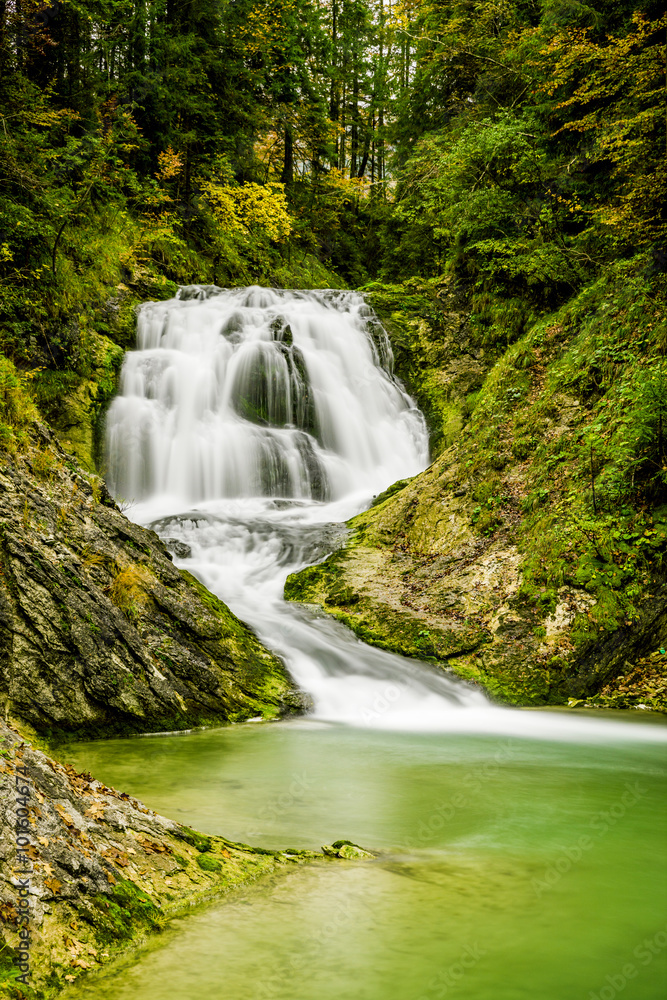 Wasserfall Stock-Foto | Adobe Stock
