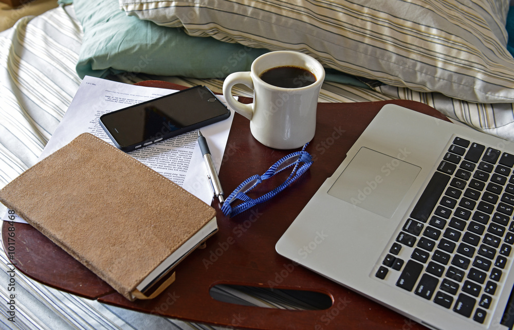 Foto de Ultra-modern home office/Notebook computer, suede-covered ...