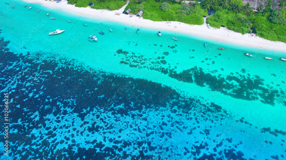 Shoreline of a tropical island in the Maldives and view of the I Stock ...
