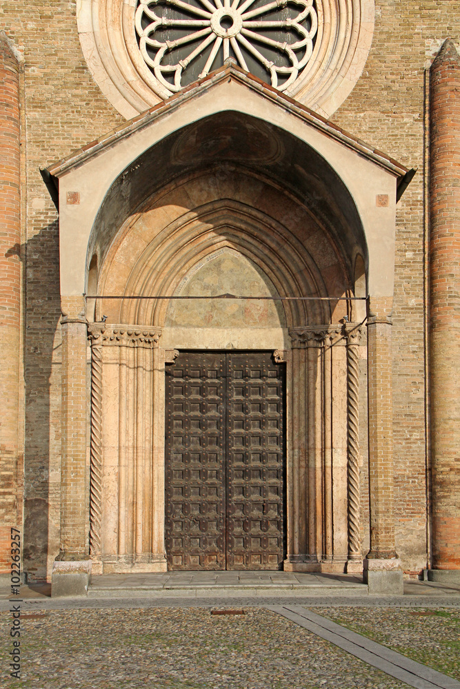 Chiesa di San Francesco, Lodi; portale con protiro Stock Photo | Adobe ...