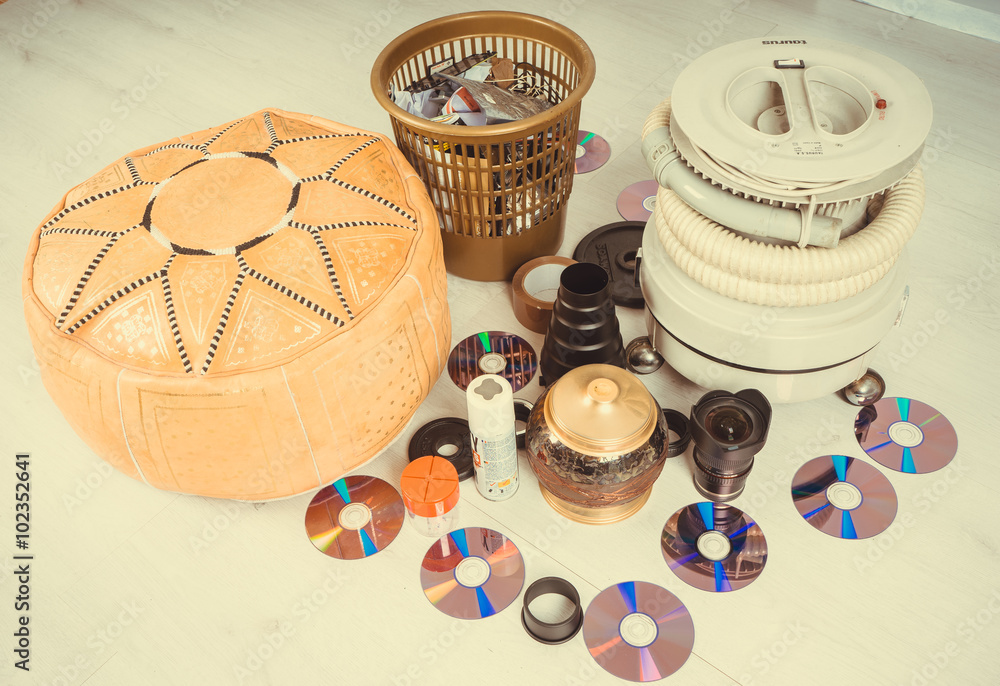 Objetos redondos en el suelo Stock Photo | Adobe Stock