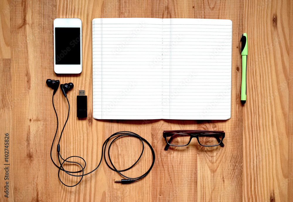 Nützliche Dinge für den Alltag Stock-Foto | Adobe Stock