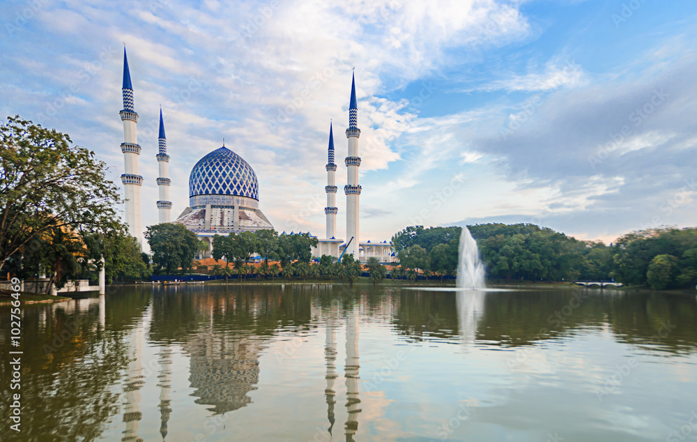 Morning view of Shah Alam mosque, Shah Alam, Malaysia Stock Photo ...