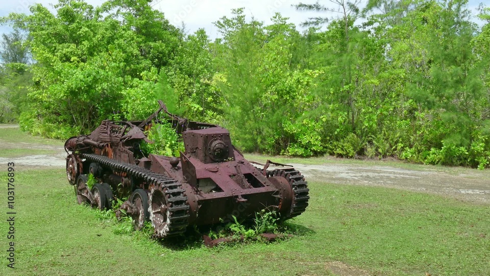 Video „Japanese tank, military vehicle in jungle. Battle of Peleliu ...