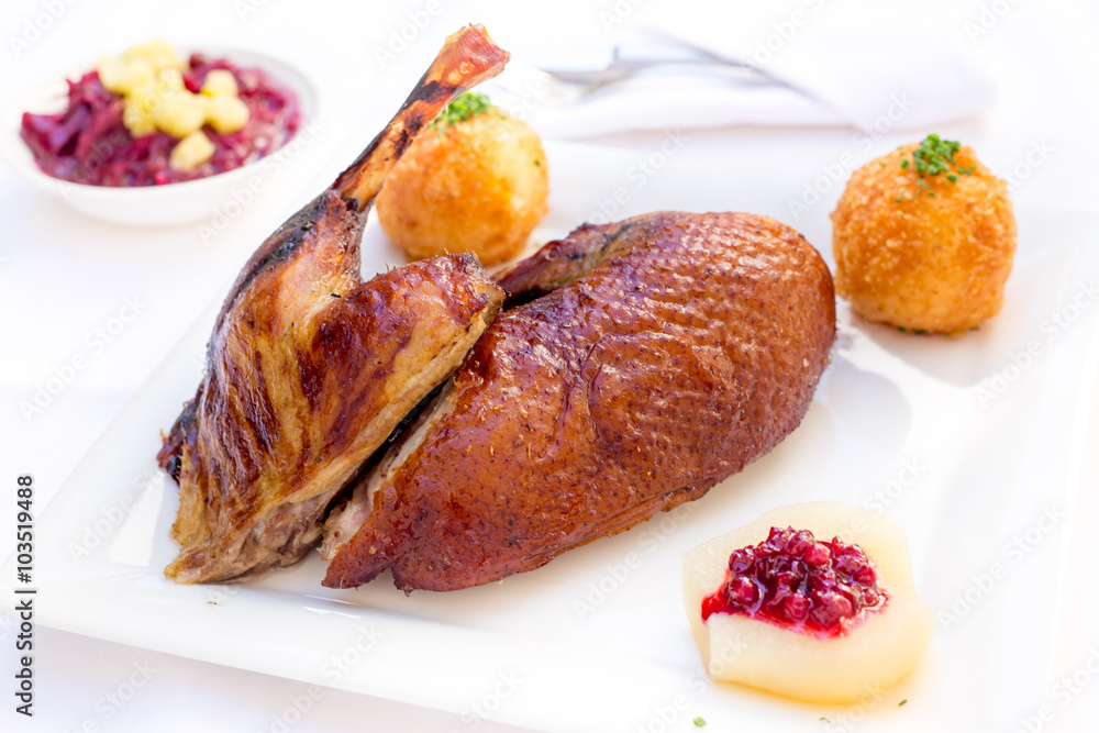 Knusprige halbe Ente Stock-Foto | Adobe Stock