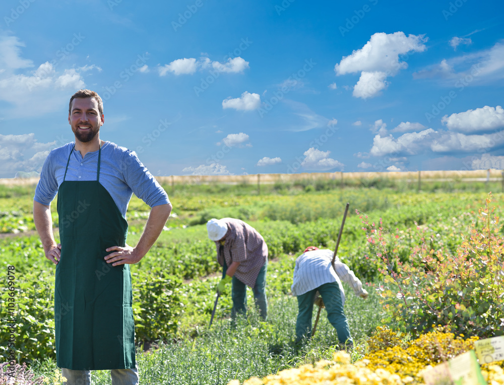 successful farmer on field in agriculture // Portrait eines Bauers am ...