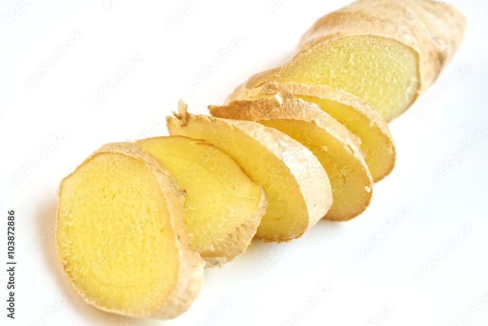 Ingwer - in Scheiben aufgeschnitten foto de Stock | Adobe Stock