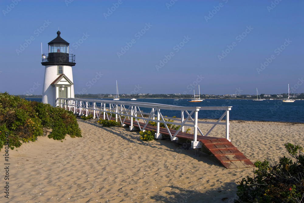 Foto de Wooden Bridge to Most Famous Nantucket Island Lighthouse do ...