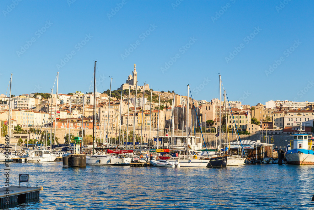 Foto de Marseille. Basilica of Notre-Dame de la Garde and yachts in the ...