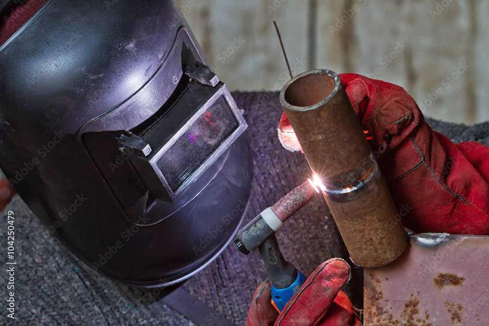 Welding control sample from a pipe of small diameter for proficiency ...