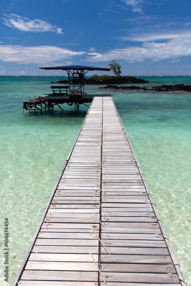 Ponton sur une plage de l'île Maurice Stock Photo | Adobe Stock