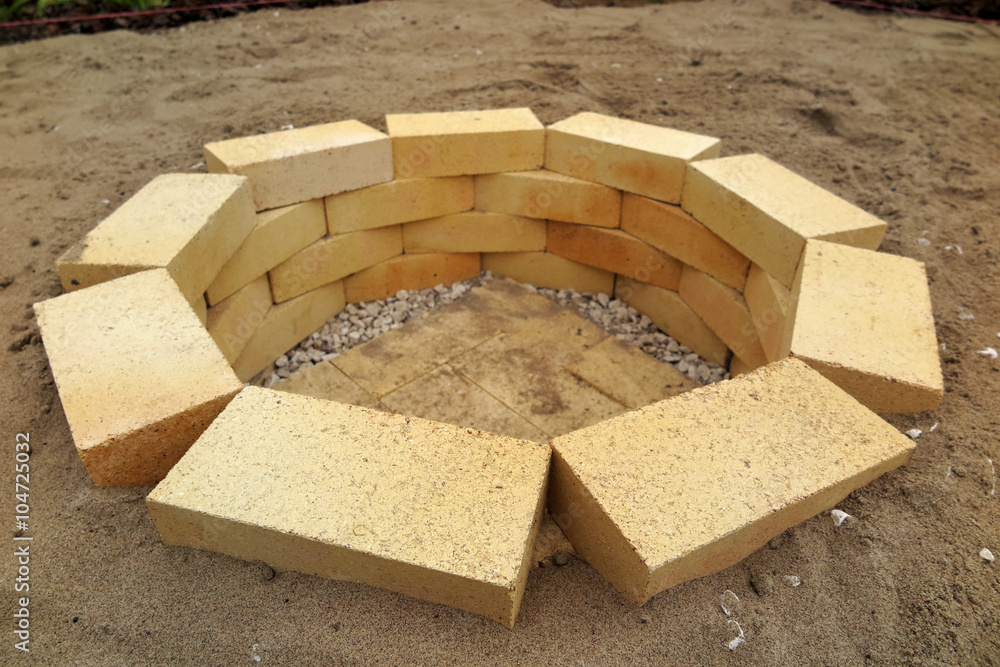 Step by step making of a fire pit using yellow aluminous bricks Stock ...