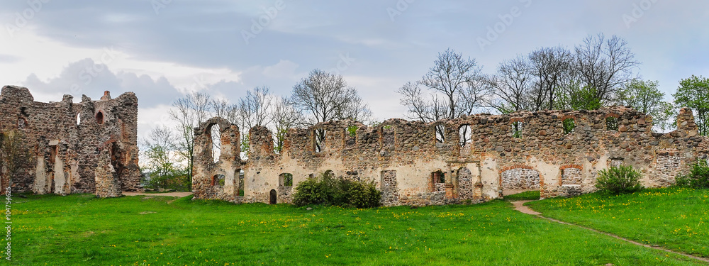 Foto de castle Dobele, Livonian Order medieval castle ruins. Dobele ...