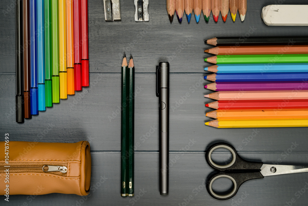 Set aus verschiedenen Stiften zum Malen und Zeichnen Stock-Foto | Adobe ...