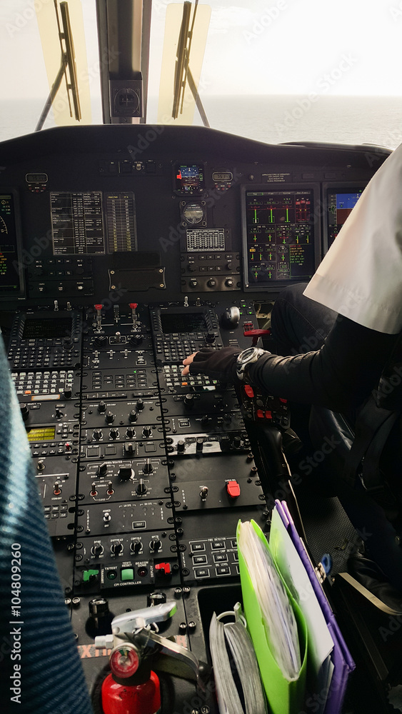 Foto Stock Pilot and copilot in corporate plane in cockpit, Pilot ...