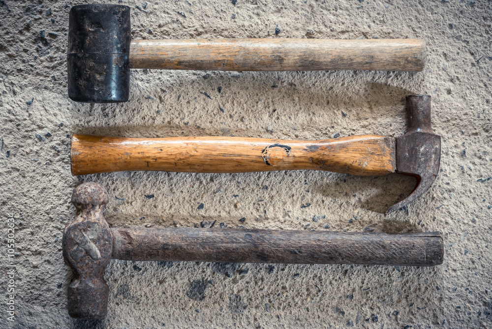Common types of hammer The former has been used already. Put on the old ...
