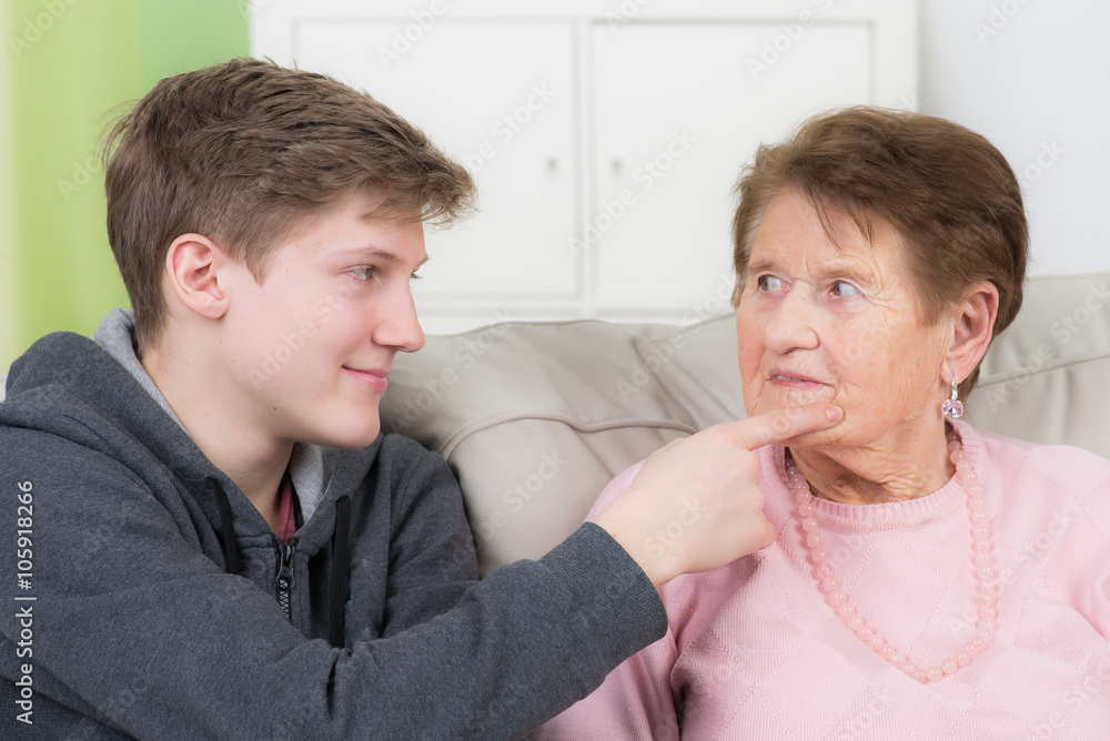 großmutter wird umsorgt Stock Photo | Adobe Stock