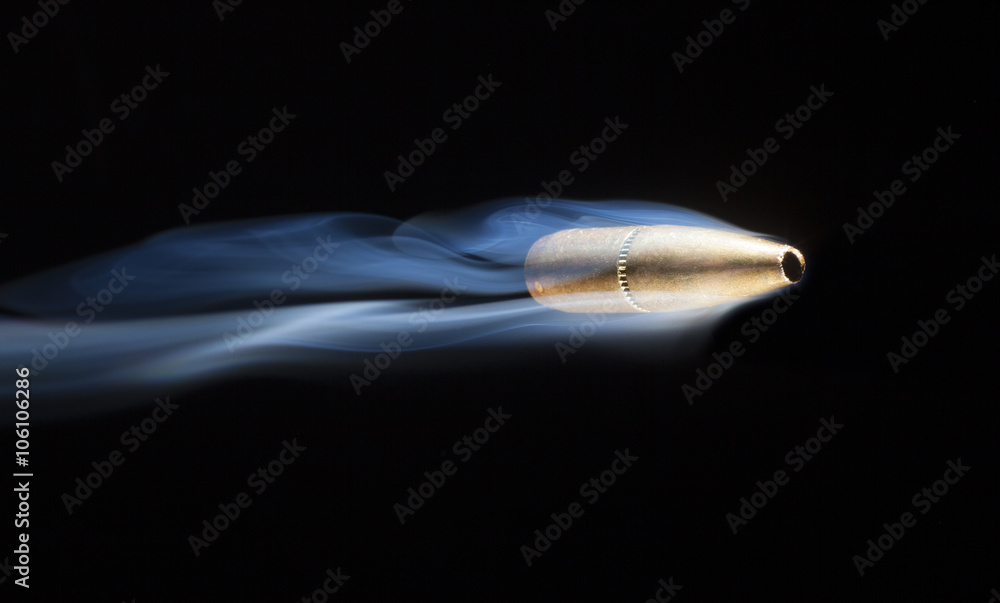 Foto Stock Smoking bullet | Adobe Stock