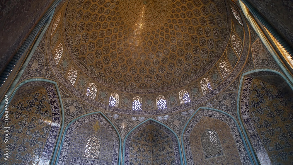 Sheikh Lotfollah Mosque beautiful interior decorated with colorful ...