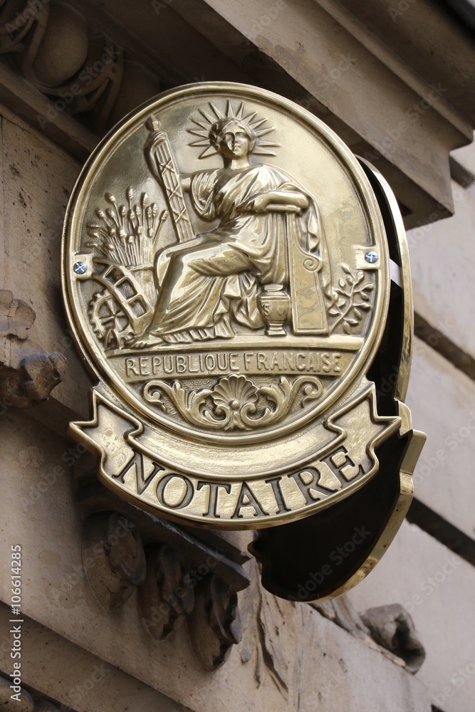 Plaque de cuivre d'office notarial à Paris Stock Photo | Adobe Stock