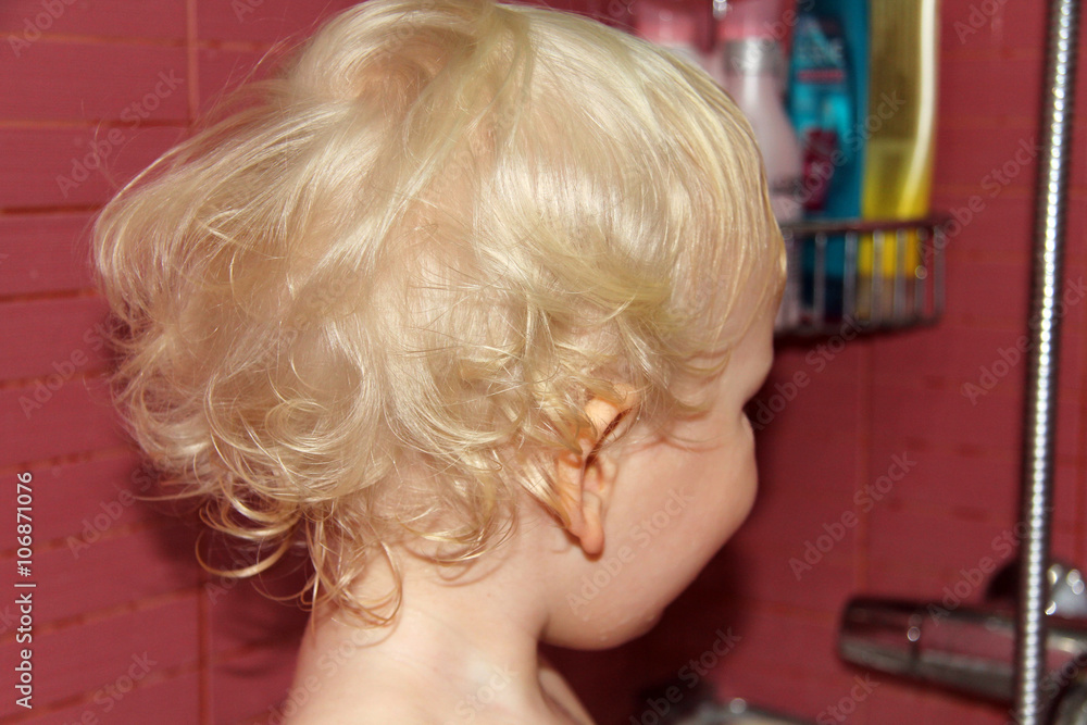 Curly wavy hair blond baby boyб back Stock Photo | Adobe Stock