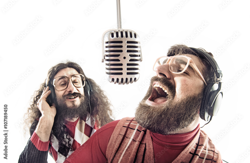Two friends singing a karaoke Stock-Foto | Adobe Stock