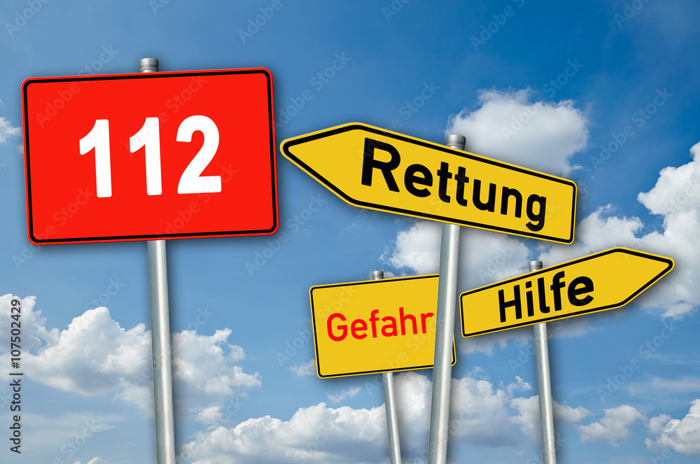 Notruf 29 / Schilder "112 - Gefahr, Hilfe, Rettung", vor Himmel mit ...