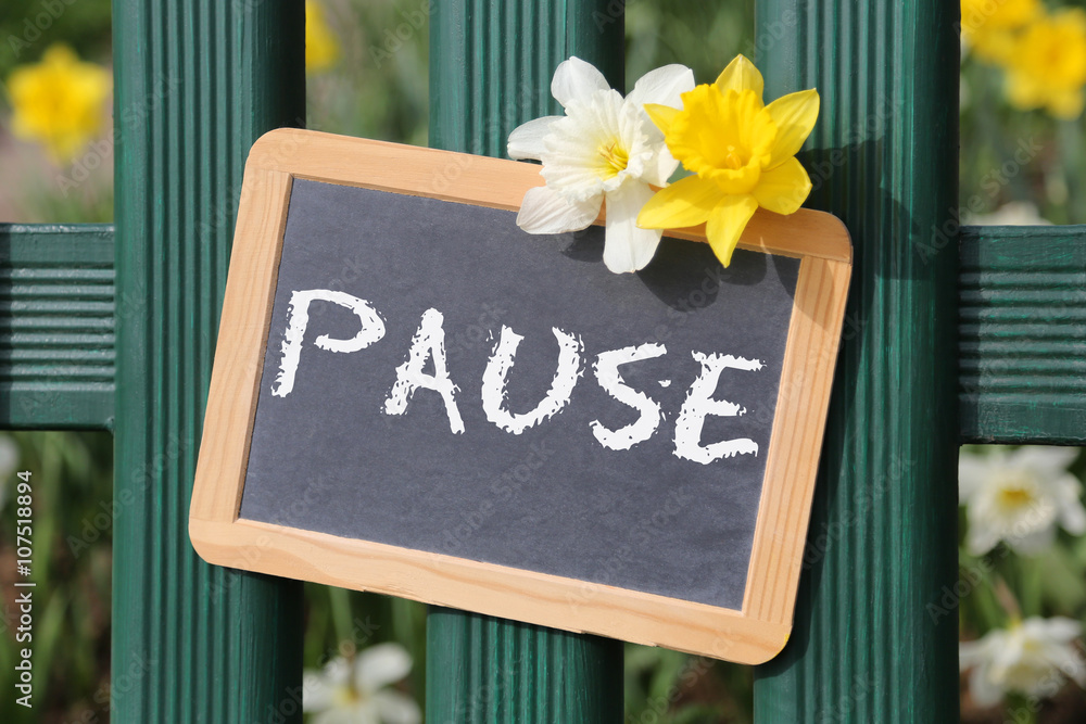 Pause Garten mit Blumen Blume im Frühling Tafel Schild Stock Photo ...