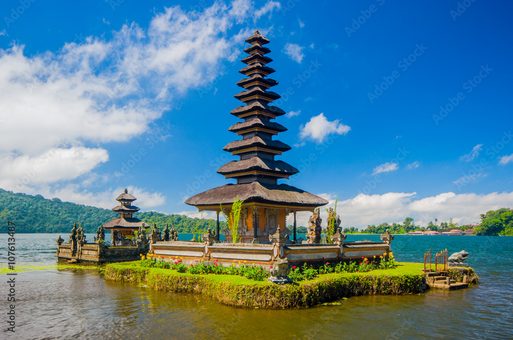 Floating temple or Pura Ulun Danu temple on a lake Beratan. Bali ...