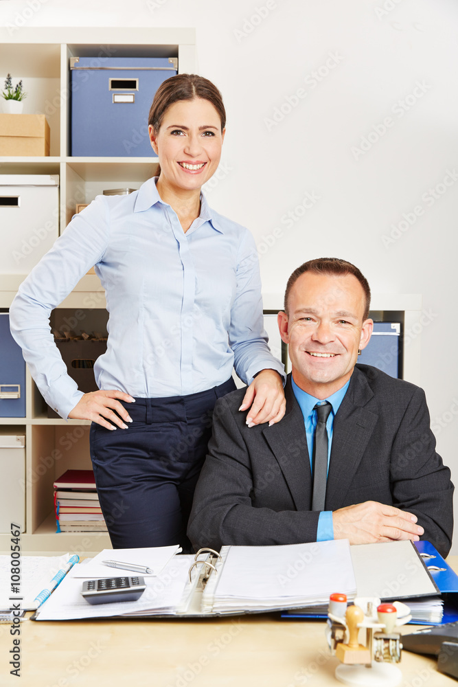 Zwei Mitarbeiter in Firma im Büro Stock Photo | Adobe Stock