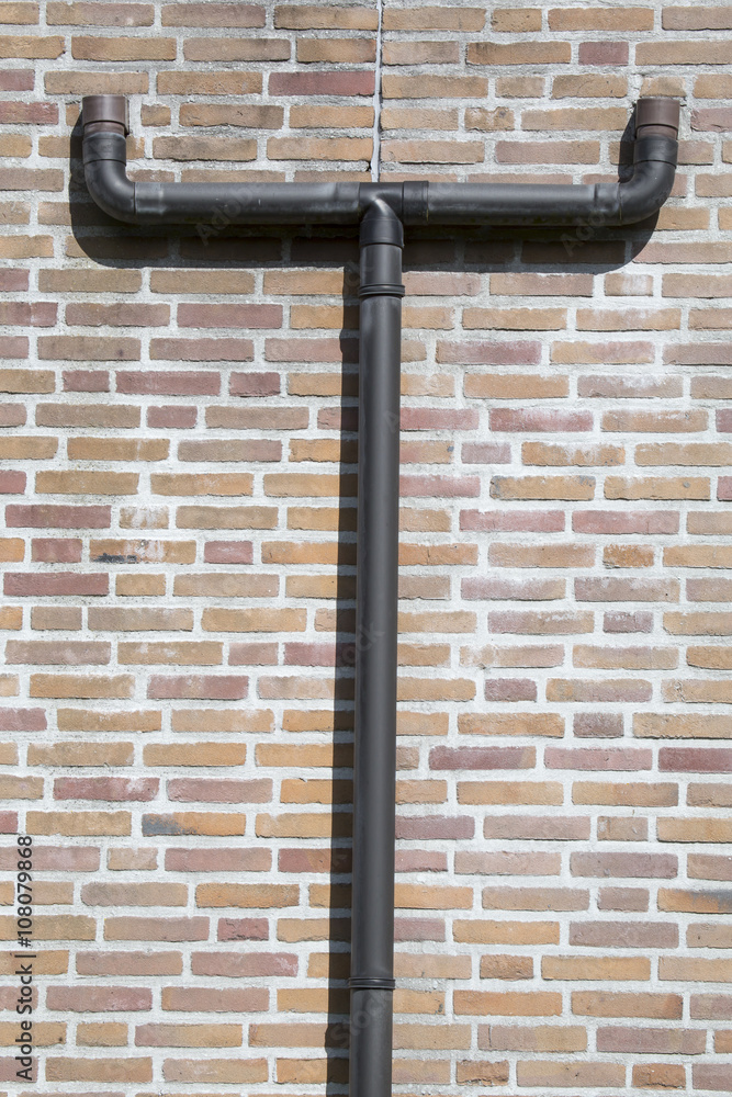 Buchstabe T - Regenrohr - Fallrohr - T-Anschluss Stock-Foto | Adobe Stock