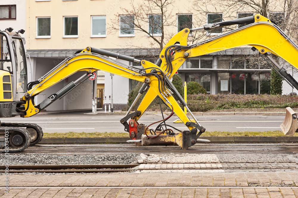 Zwei Bagger - Minibagger und Kompaktbagger - mit Baggermeissel Stock ...