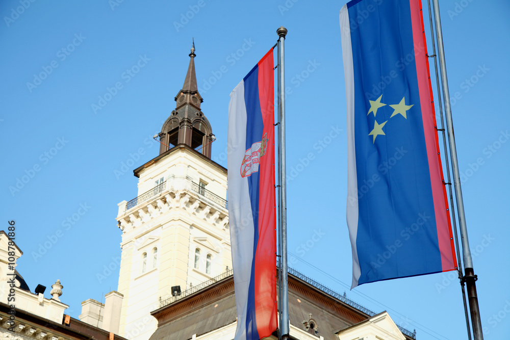 Serbian flag in Novi Sad and City Hall tower in Novi Sad, Serbia foto ...