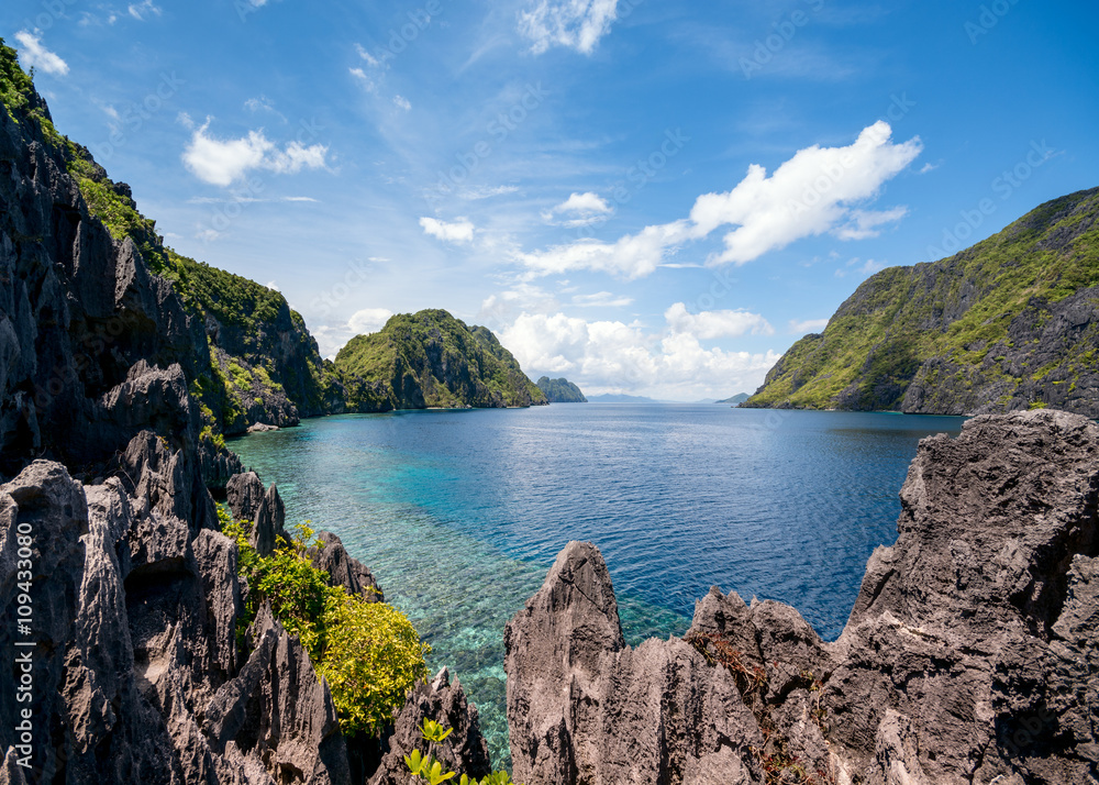 The famous view of the Tapiutan Strait in El Nido, Palawan ...