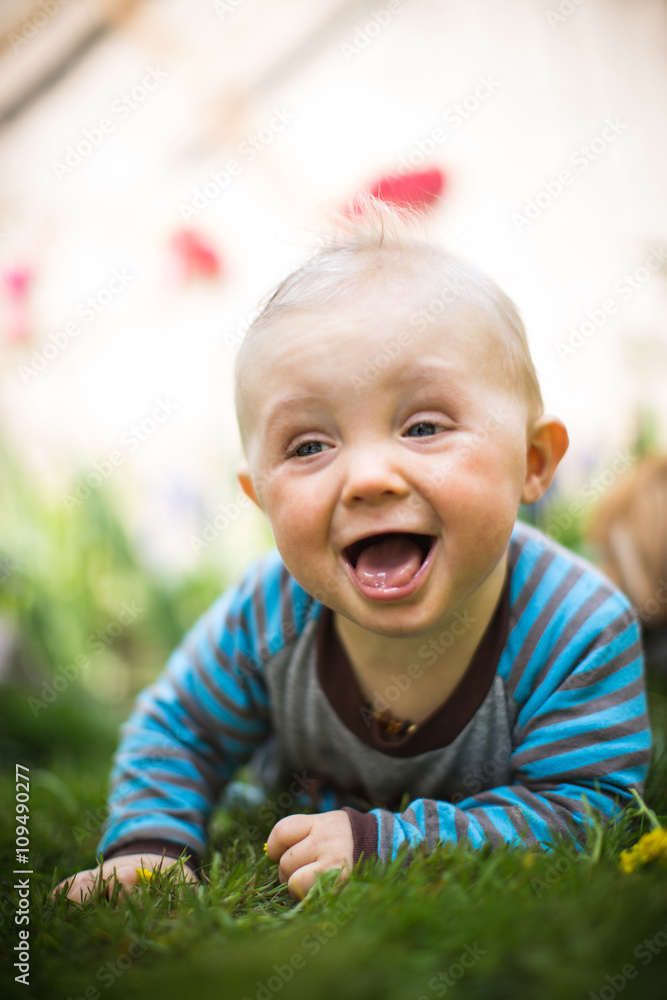 Kinderlachen Stock-Foto | Adobe Stock