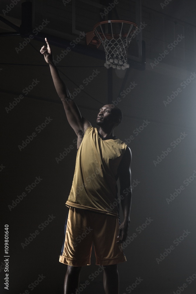 Basketball player pointing up with his finger Stock-Foto | Adobe Stock