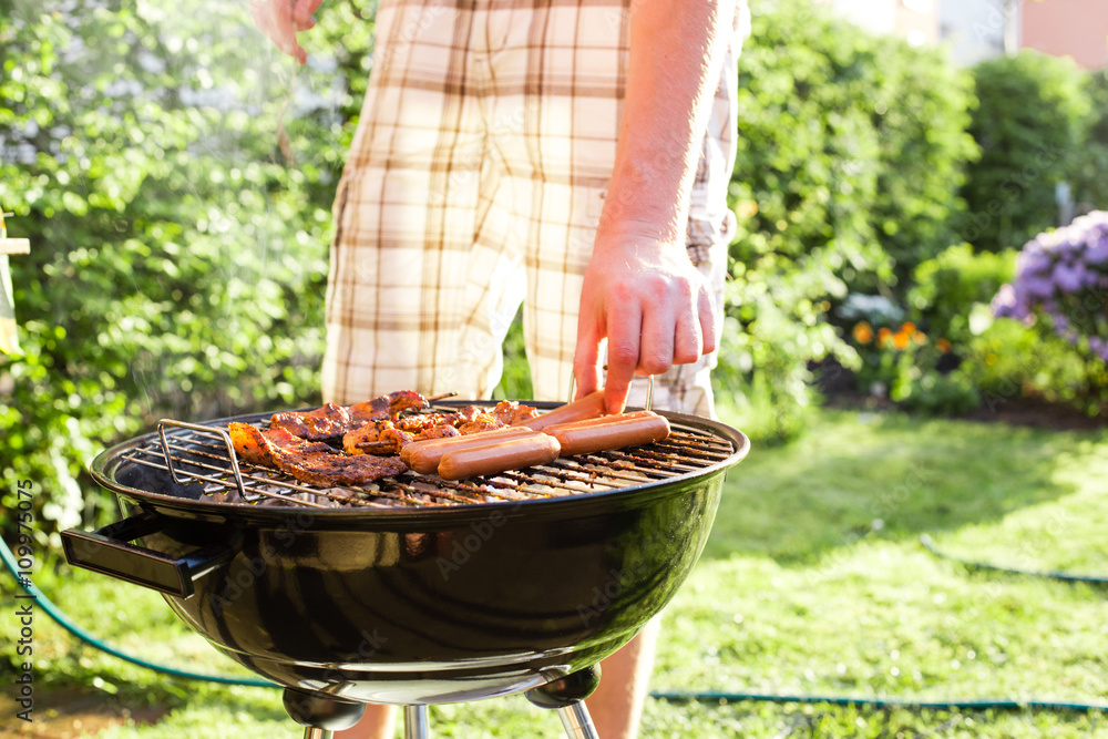 Schne Grillen Im Garten Bild