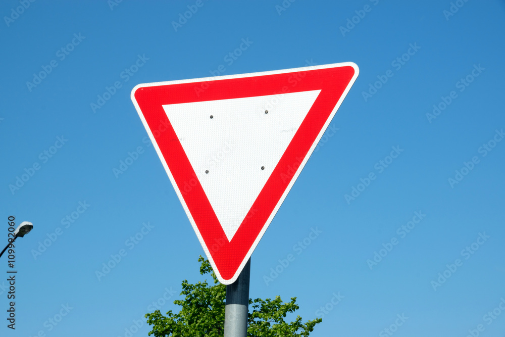Verkehrszeichen Vorfahrt gewähren Stock Photo | Adobe Stock