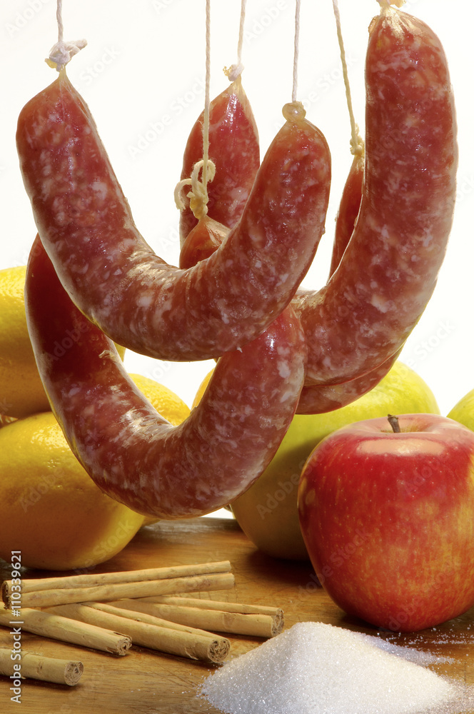 butifarras artesanales con carne , manzana,canela y azucar foto de ...