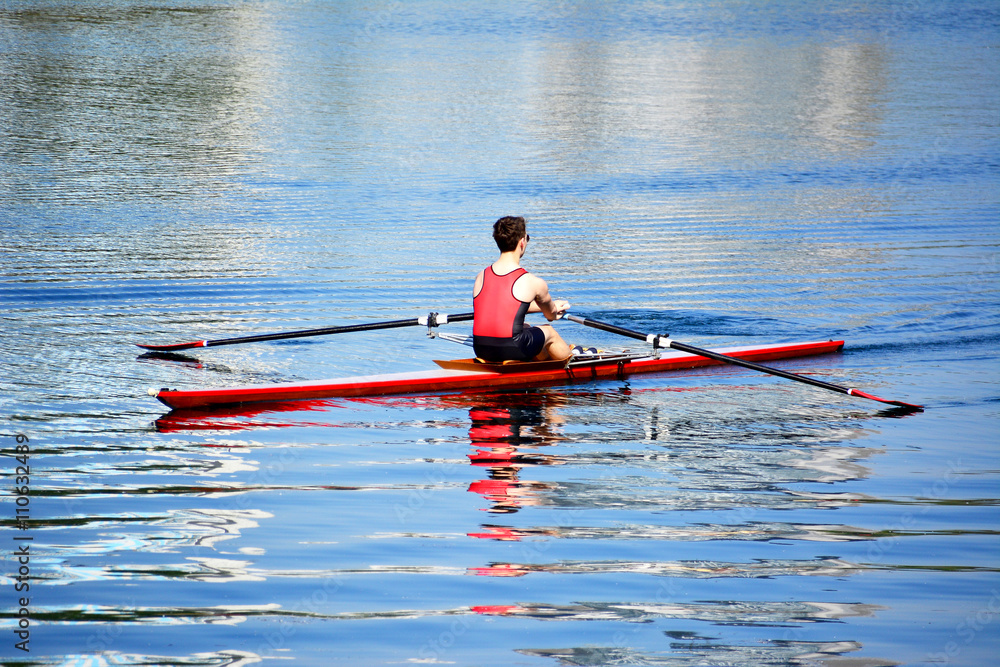 Ruderer im Einer Rennruderboot Stock-Foto | Adobe Stock