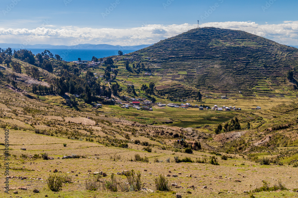 Village on Isla del Sol (Island of the Sun) in Titicaca lake, Bolivia ...