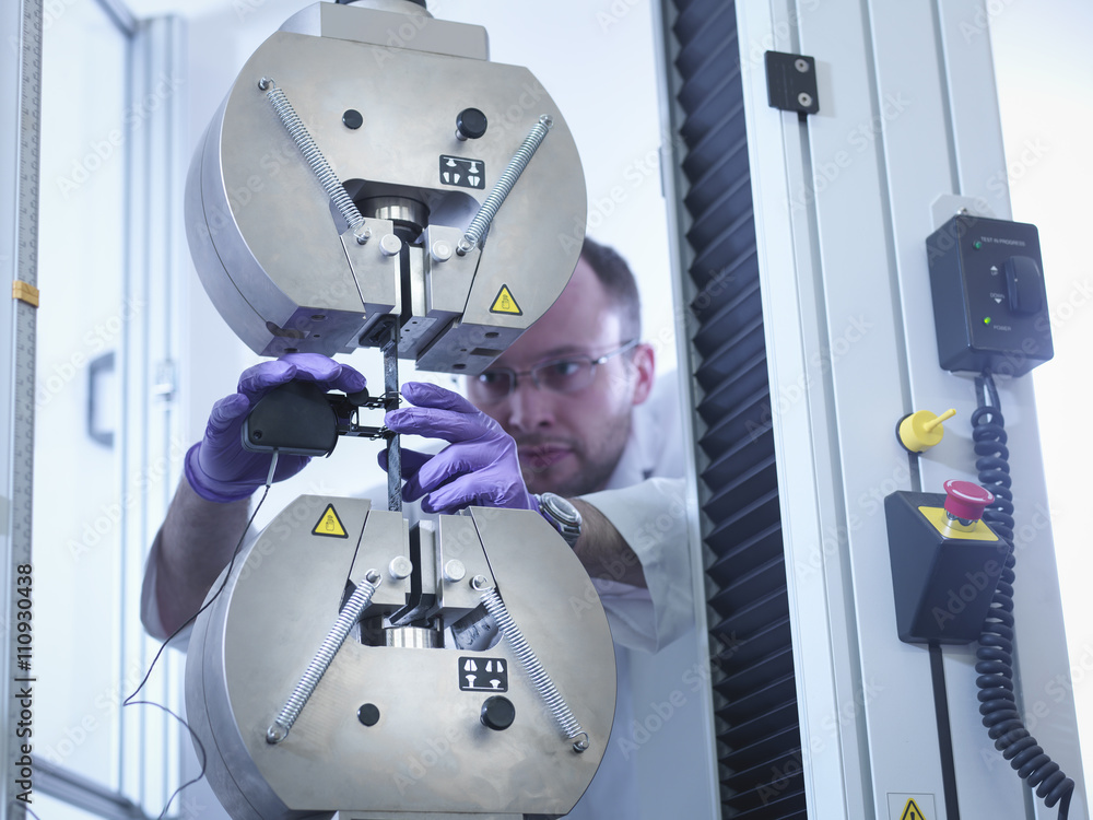 Scientist tests tensile strength of carbon fibre in carbon fibre ...