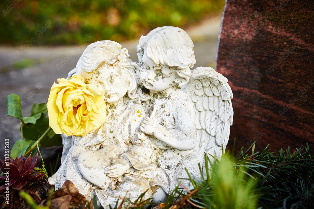 sad angels on grave / Angels feel sorrow Stock Photo | Adobe Stock