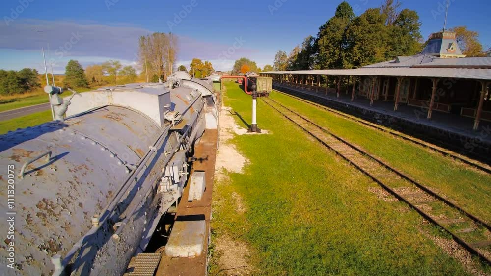 Vidéo Stock Closer look of the old trains in the railways alongside the ...