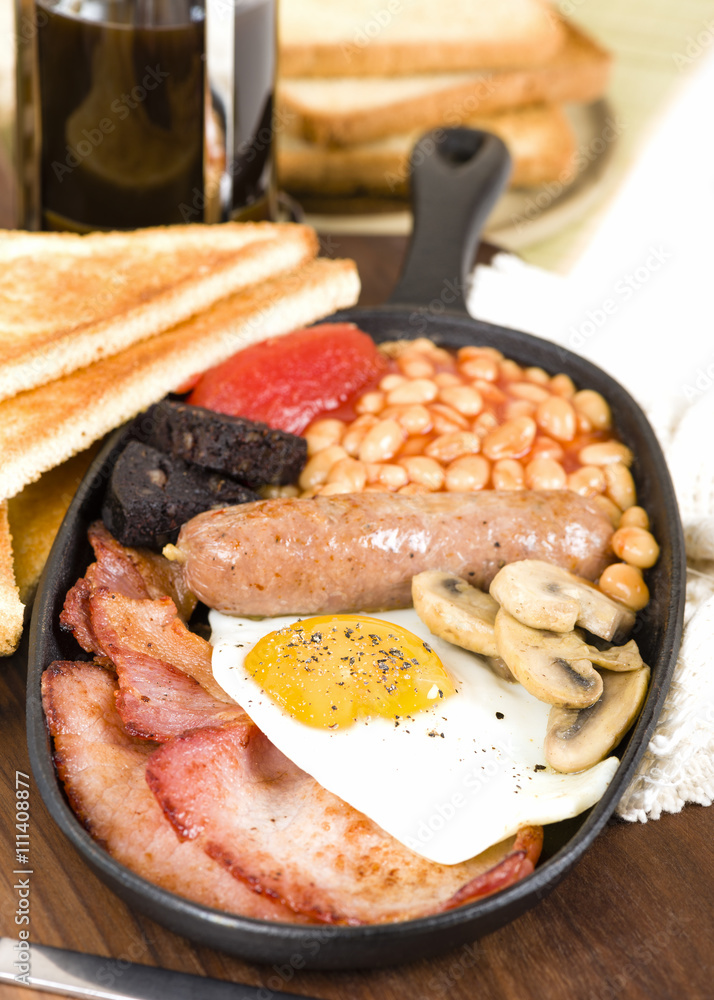 Full English Breakfast - Traditional English fry-up with egg, bacon ...