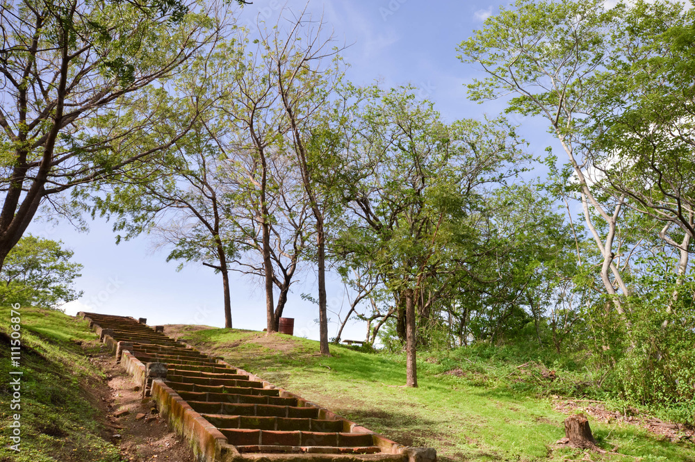 Foto de Stairs up the hill in the park within Leon Viejo - ruins of the ...
