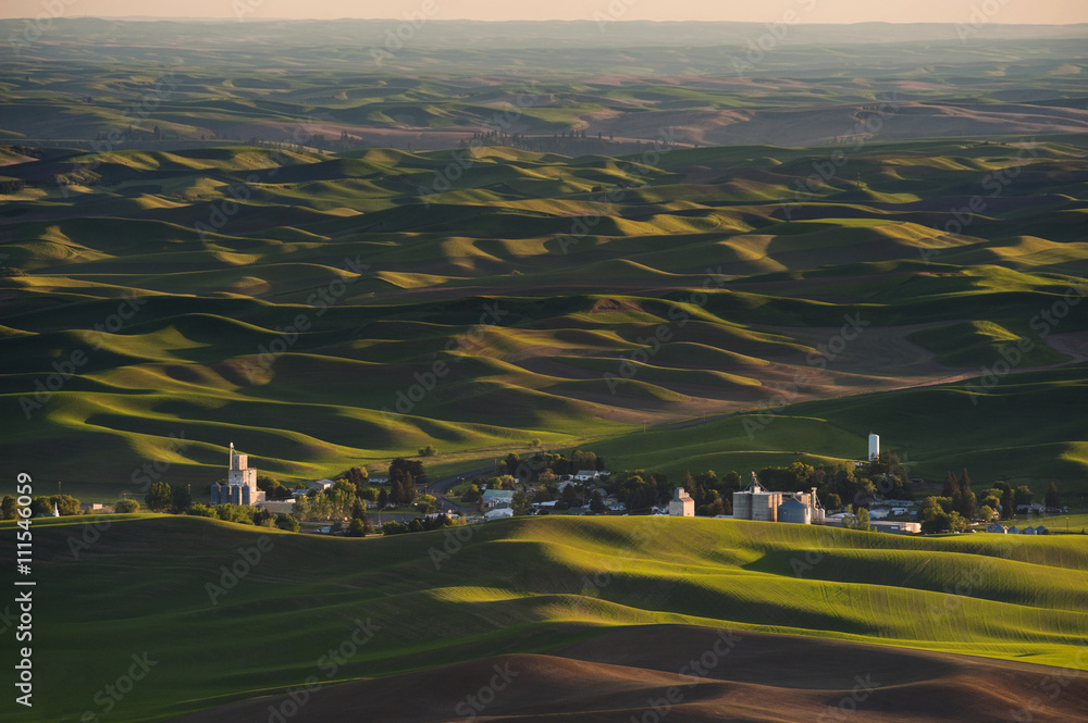 Washington Palouse. A spectacular sunset view from Steptoe Butte State ...
